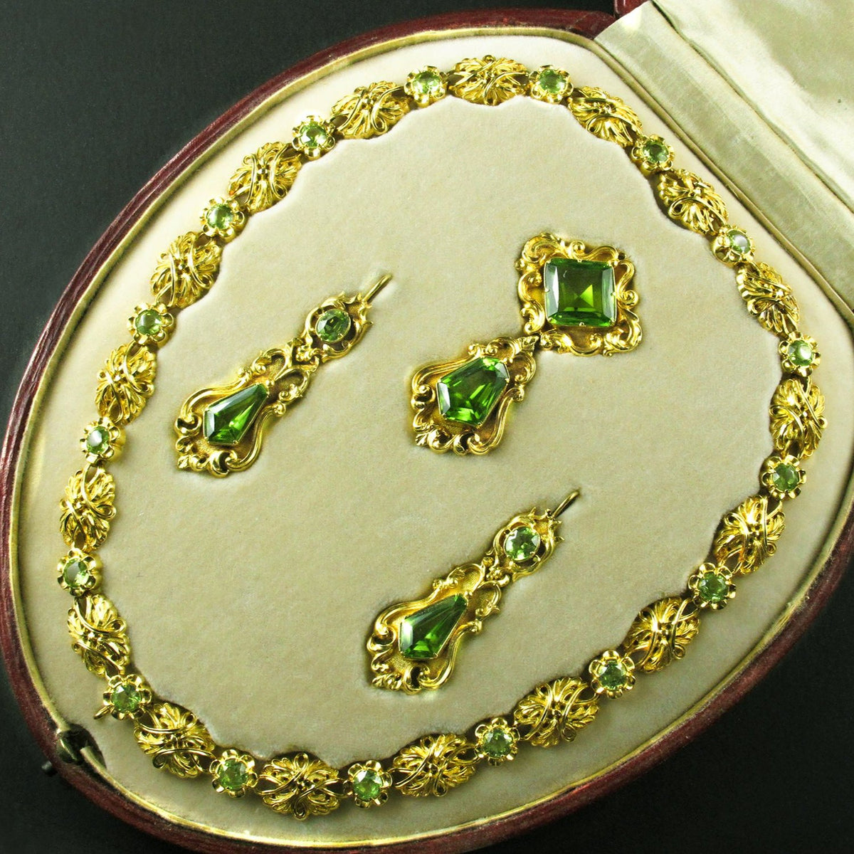 Victorian gold and peridot parure, 1850 c.a. – Gioielleria Pennisi